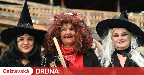 FOTOGALERIE: V Ostravě pálili čarodějnici. Lidé oblehli hrad